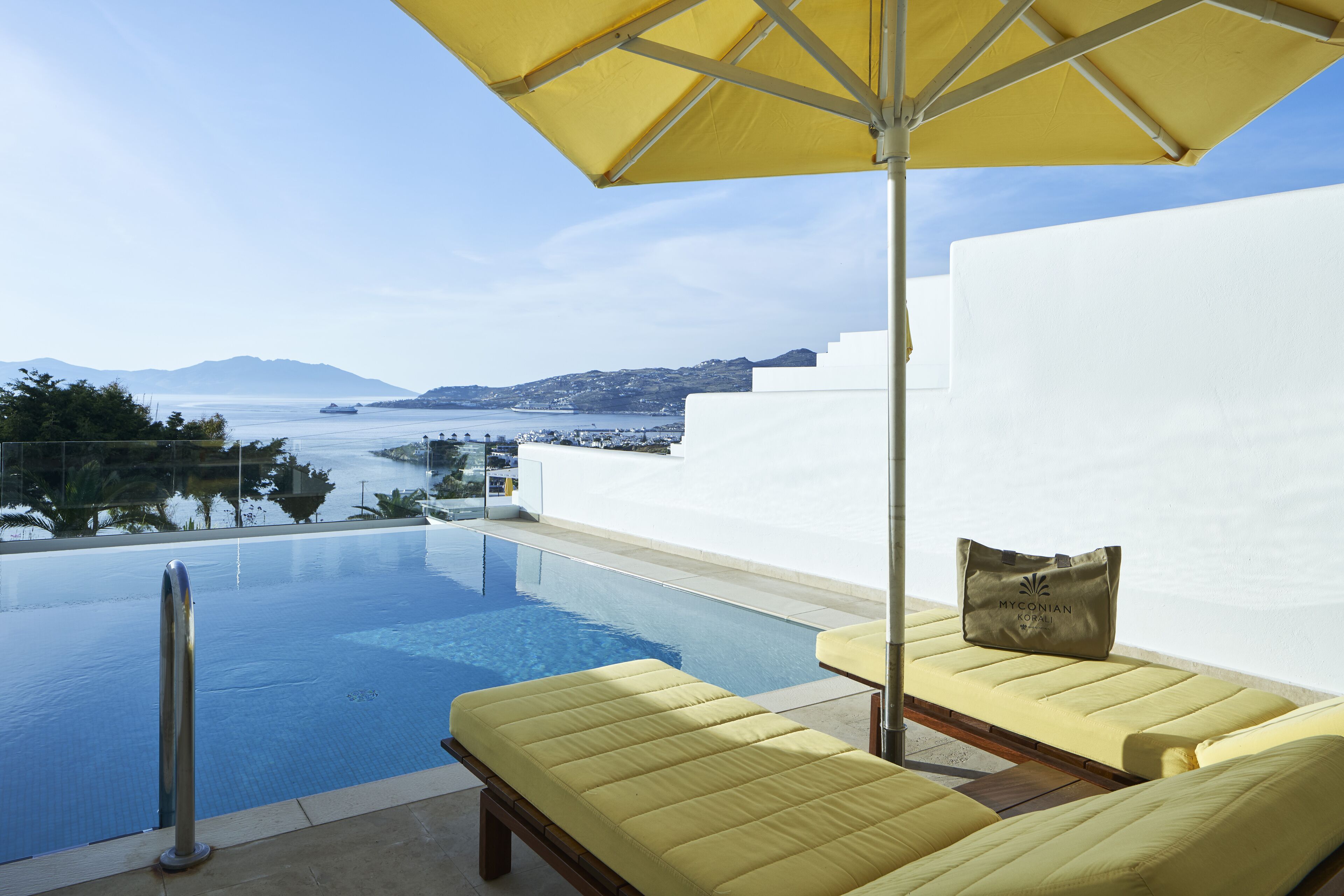 Suíte júnior (Era) | Roupas de cama premium, camas com colchões pillow-top, frigobar