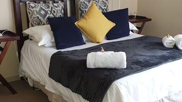 Quarto Duplo Deluxe, 1 quarto | Minibar, Wi-fi grátis, roupa de cama fornecida