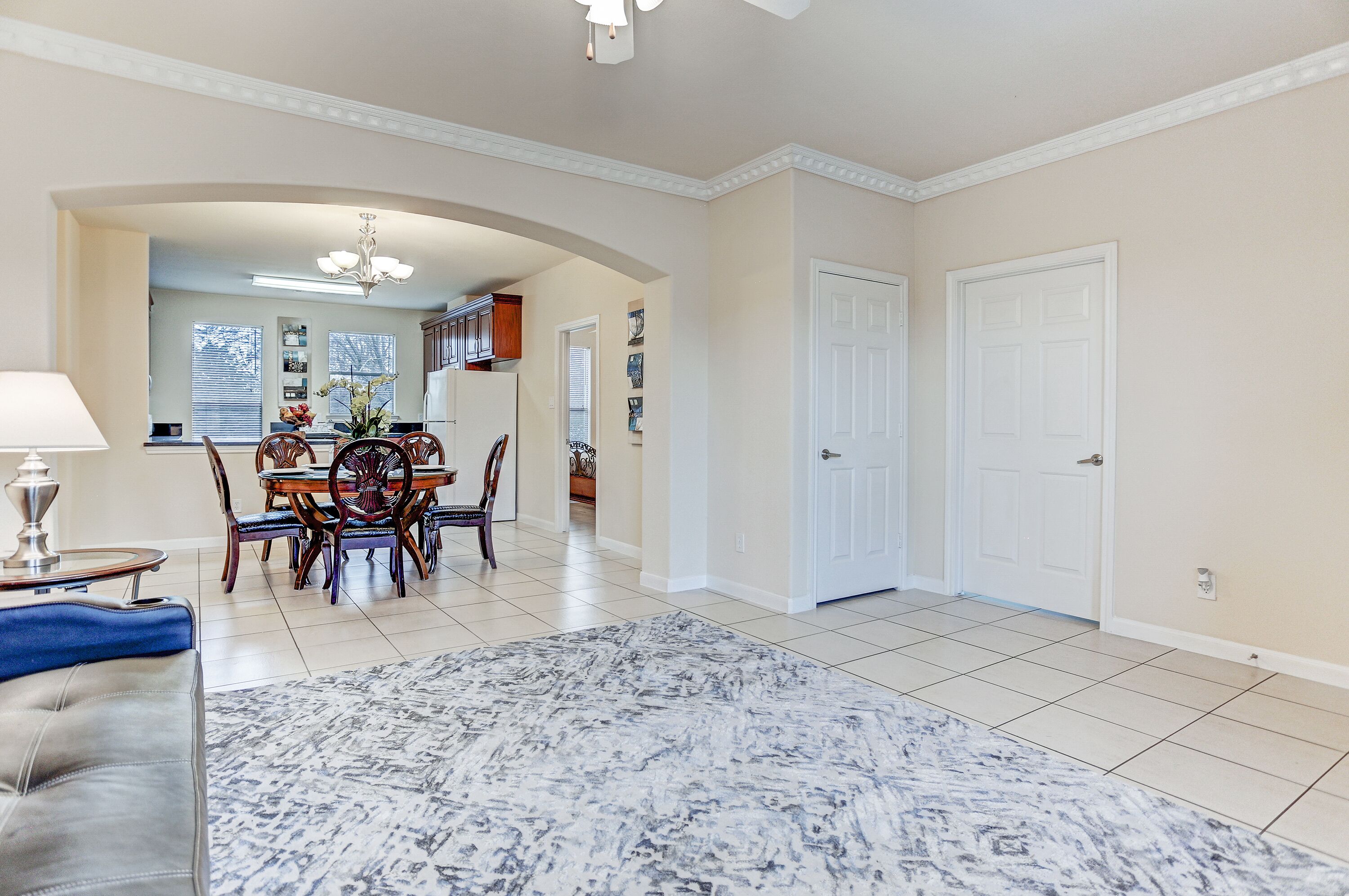 Apartamento Superior em Condomínio Fechado, 3 quartos | Sala de estar | TV de ecrã plano 