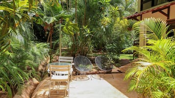 Quarto casal standard, varanda, vista para o jardim | Terraço/pátio