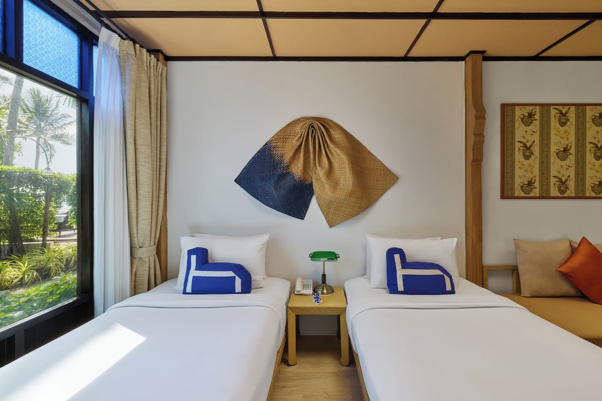 Grand Deluxe Twin Room | Minibar, cofre no quarto, secretária, cortinas/cortinados opacos