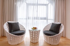 Suite | Roupa de alta qualidade, minibar, cofre no quarto, secretária 