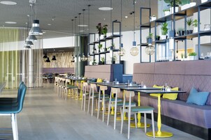 Café da manhã mediante uma taxa