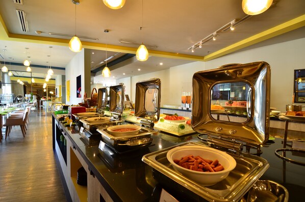 Pequeno-almoço tipo buffet diário (28 MYR por pessoa) 