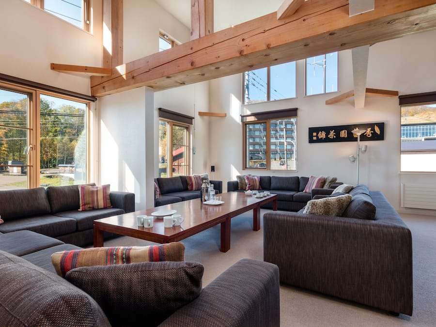 Chalé, 5 quartos | Área de estar | TV de tela plana, DVD player