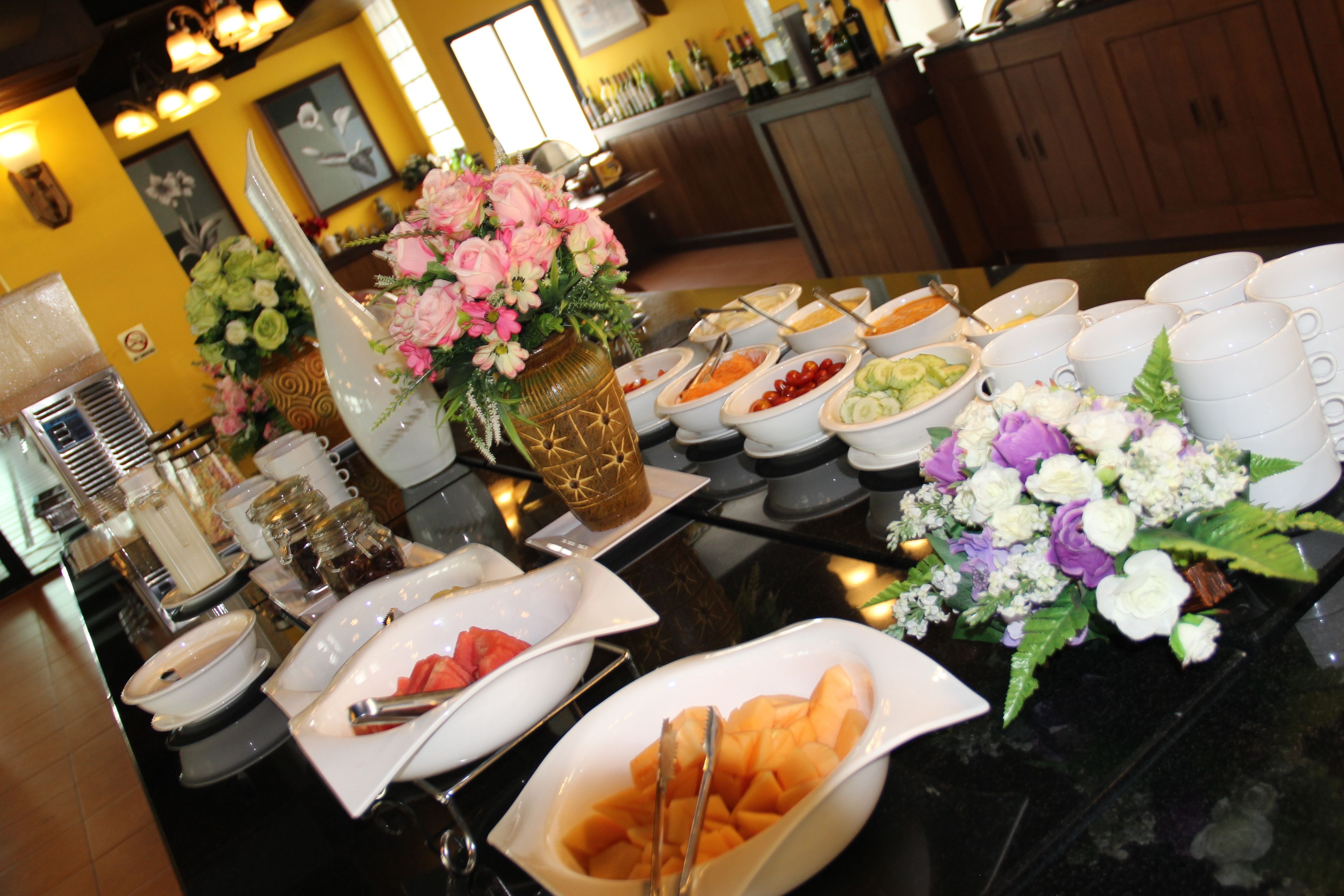 Pequeno-almoço tipo buffet diário (200 THB por pessoa) 