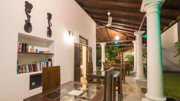 Pequeno-almoço (5 USD por pessoa)