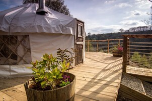 Tenda, casa de banho anexa (Derwent Yurt) | Vista do quarto
