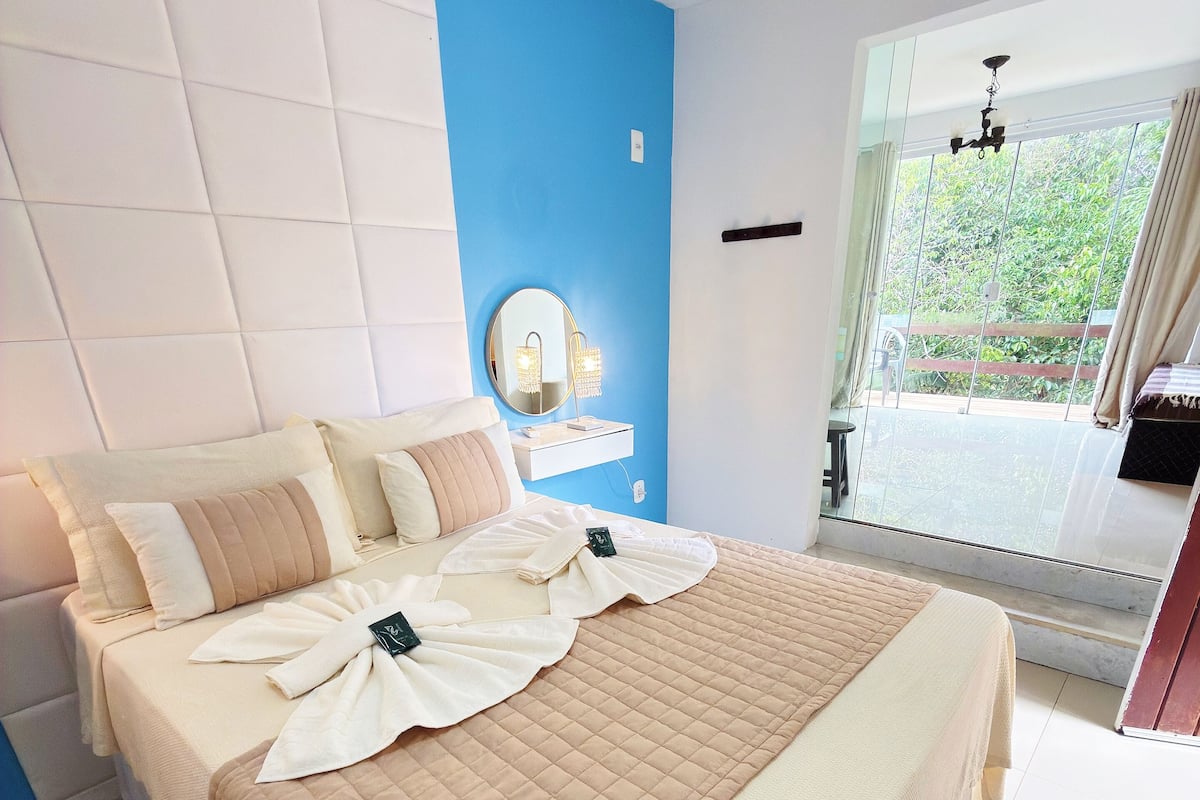 Apartamento premium, suíte, ao lado da piscina | Frigobar, cortinas blackout, quartos à prova de som, berços grátis