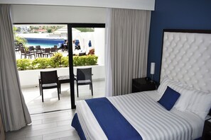 Quarto solteiro luxo, 1 cama Queen | Cofres nos quartos, escrivaninha, espaço de trabalho para notebook