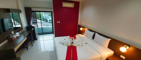 Quarto casal | Escrivaninha, cortinas blackout, Wi-Fi de cortesia, roupa de cama