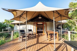 Tenda Familiar | Roupa de alta qualidade, Wi-fi grátis, roupa de cama fornecida 