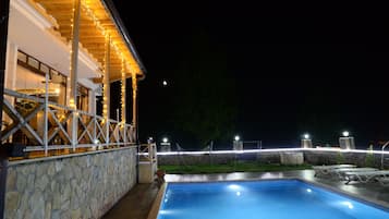 Piscina externa sazonal