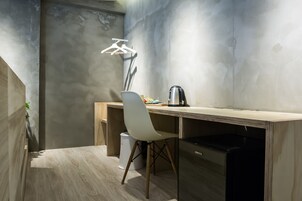 Quarto Duplo Comfort, 1 cama king-size, banheira | Equipamento para trabalhar no quarto