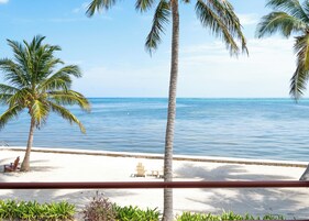 Apartamento Superior em Condomínio Fechado, 2 quartos, vista para o mar | Terraço/pátio interior