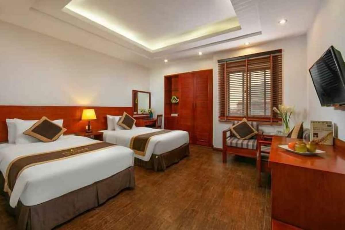 Minibar, cofre no quarto, secretária, quartos insonorizados