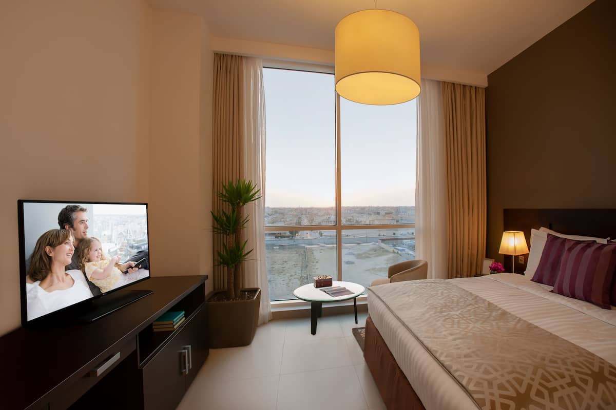 Cofre no quarto, secretária