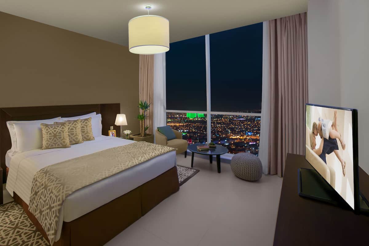 Cofre no quarto, secretária