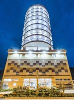 Fachada do alojamento (tarde/noite)