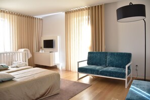 Quarto Familiar | Minibar, cofre no quarto, com decoração personalizada 