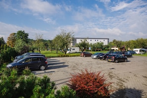 Estacionamento sem manobrista (sujeito a cobrança): PLN 20 por dia