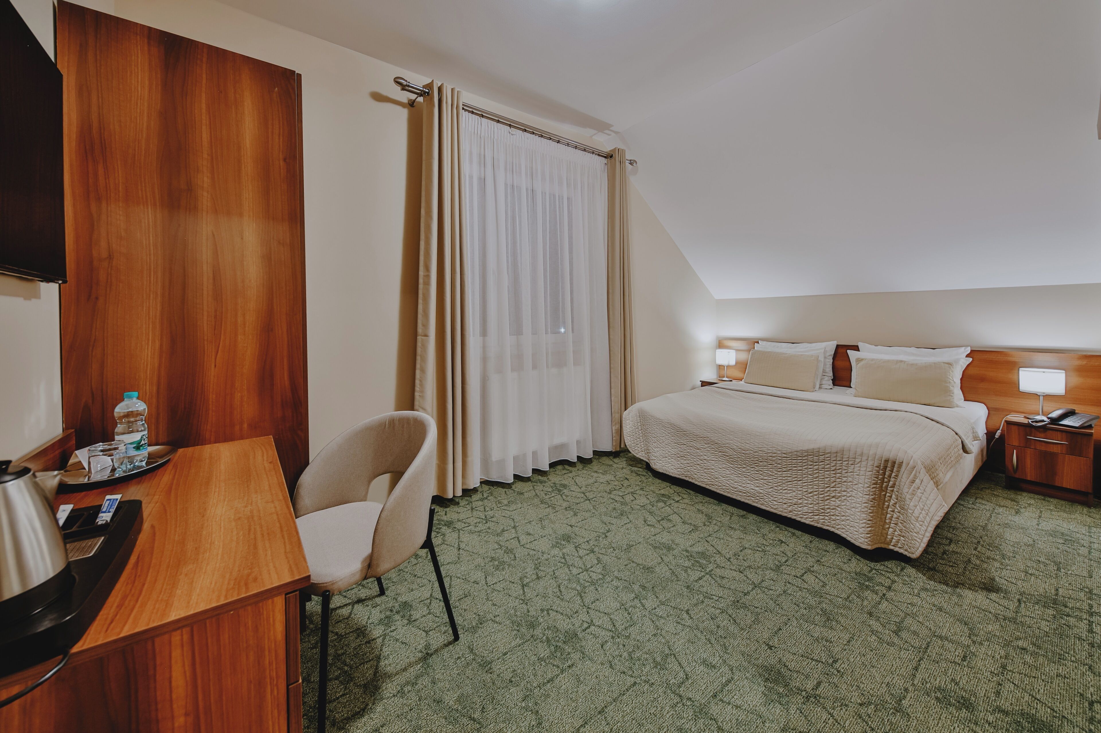 Quarto solteiro conforto, 1 cama de solteiro | Roupas de cama premium, cofres nos quartos, escrivaninha