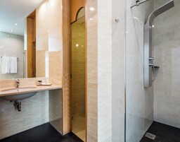 Quarto casal | Banheiro | Chuveiro, produtos de toalete grátis, bidê, toalhas de banho