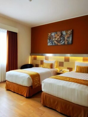 Secretária, cortinas/cortinados opacos, Wi-fi grátis