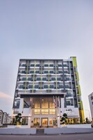 Fachada do alojamento (tarde/noite)