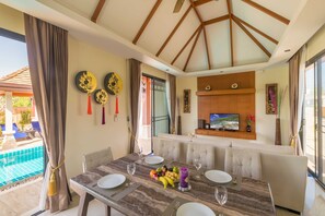 3 Bedroom Superior Pool Villa | 5 quartos, cofres nos quartos, cortinas blackout