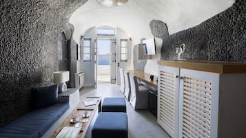 Grand Suite with Plunge Pool and Caldera View | 2 quartos, roupa de alta qualidade, cofre no quarto