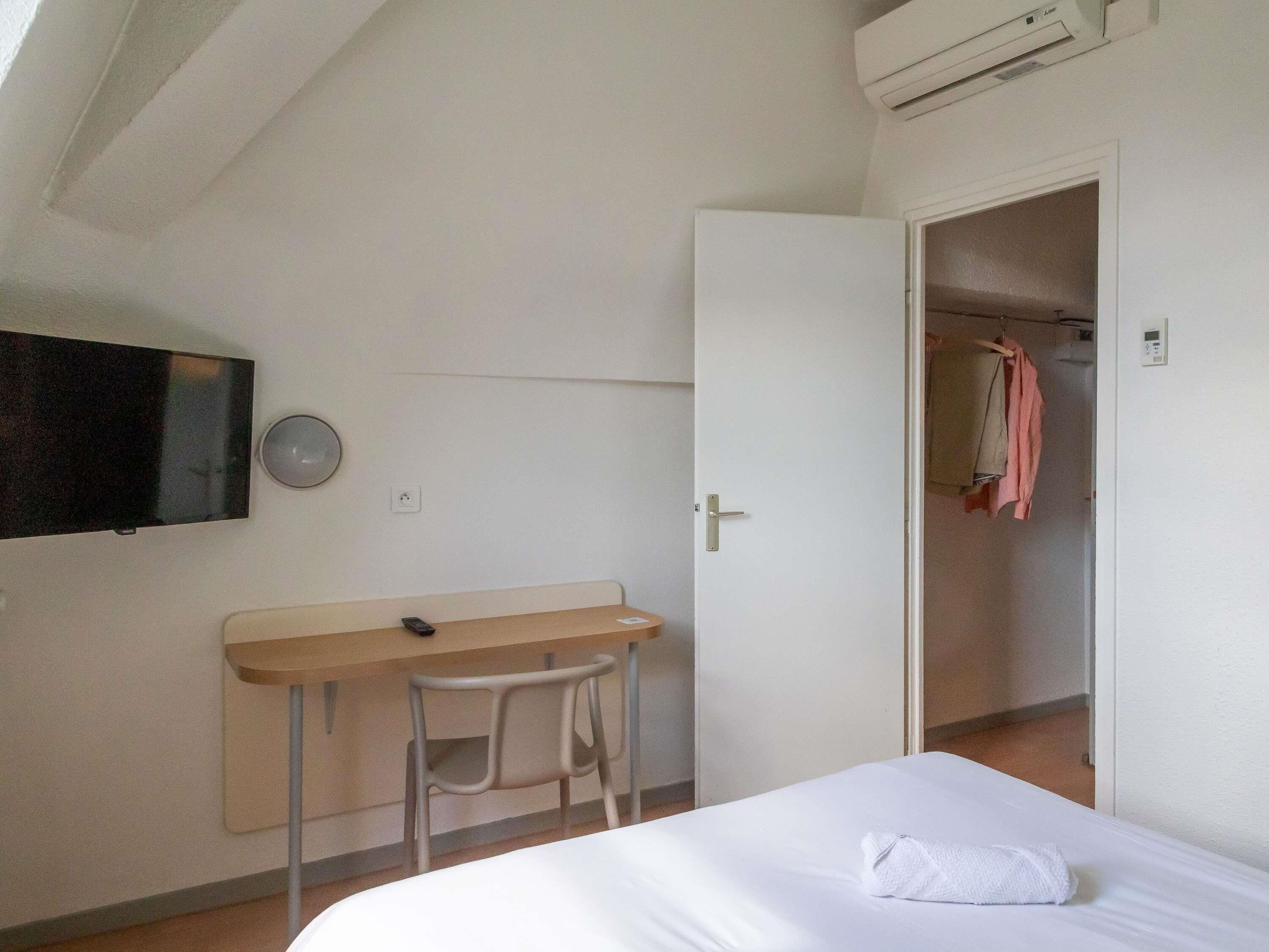 Quarto Individual, 1 cama individual | Roupa de alta qualidade, secretária, quartos insonorizados 
