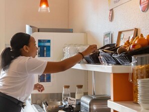 Pequeno-almoço tipo buffet diário mediante uma taxa 