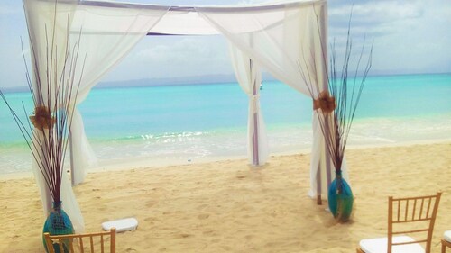 Abaka Bay Resort Reviews, Deals & Photos 2024 - Expedia