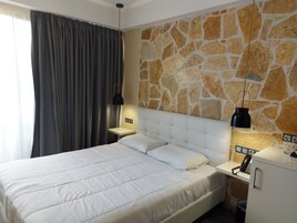 Quarto casal standard, 1 cama de casal, vista para o jardim | Roupas de cama premium, cofres nos quartos, individualmente decorados