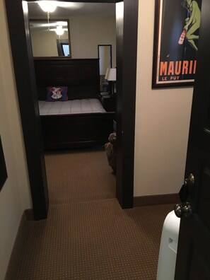 Suite, 1 cama king-size | Roupa de alta qualidade, quartos insonorizados, ferro/tábua de engomar