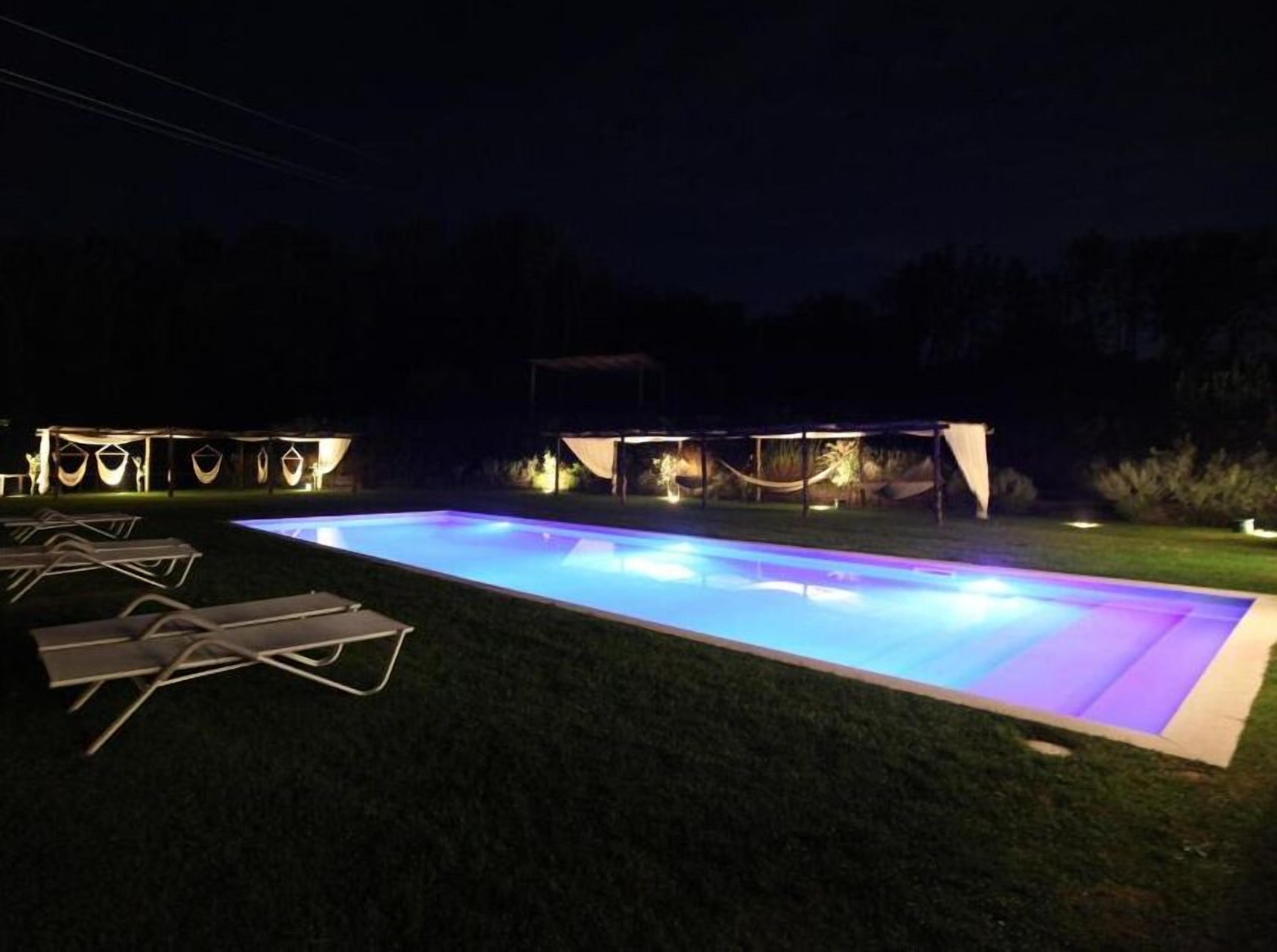 Piscina interior, piscina exterior sazonal 