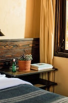 Roupas de cama premium, escrivaninha, ferros/tábuas de passar roupa