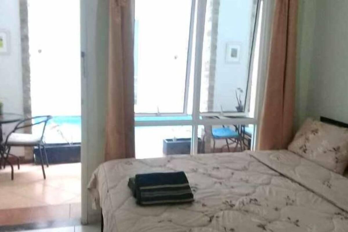 Escrivaninha, Wi-Fi de cortesia, roupa de cama