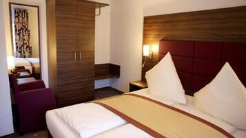 Cofre no quarto, secretária, Wi-fi grátis, roupa de cama fornecida