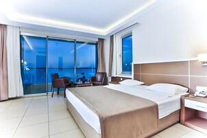 Minibar, secretária, quartos insonorizados 
