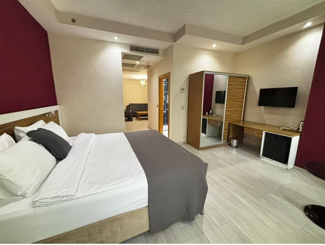 Suite | Minibar, cofre no quarto, secretária, Wi-fi grátis 