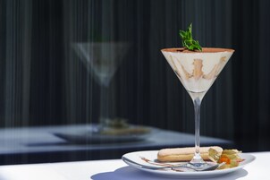 Café da manhã, almoço e jantar; local e internacional