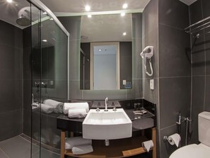 Minibar, secretária, cortinas/cortinados opacos, quartos insonorizados 
