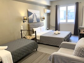 Quarto casal superior, banheiro privativo | Escrivaninha, quartos à prova de som, Wi-Fi de cortesia, roupa de cama