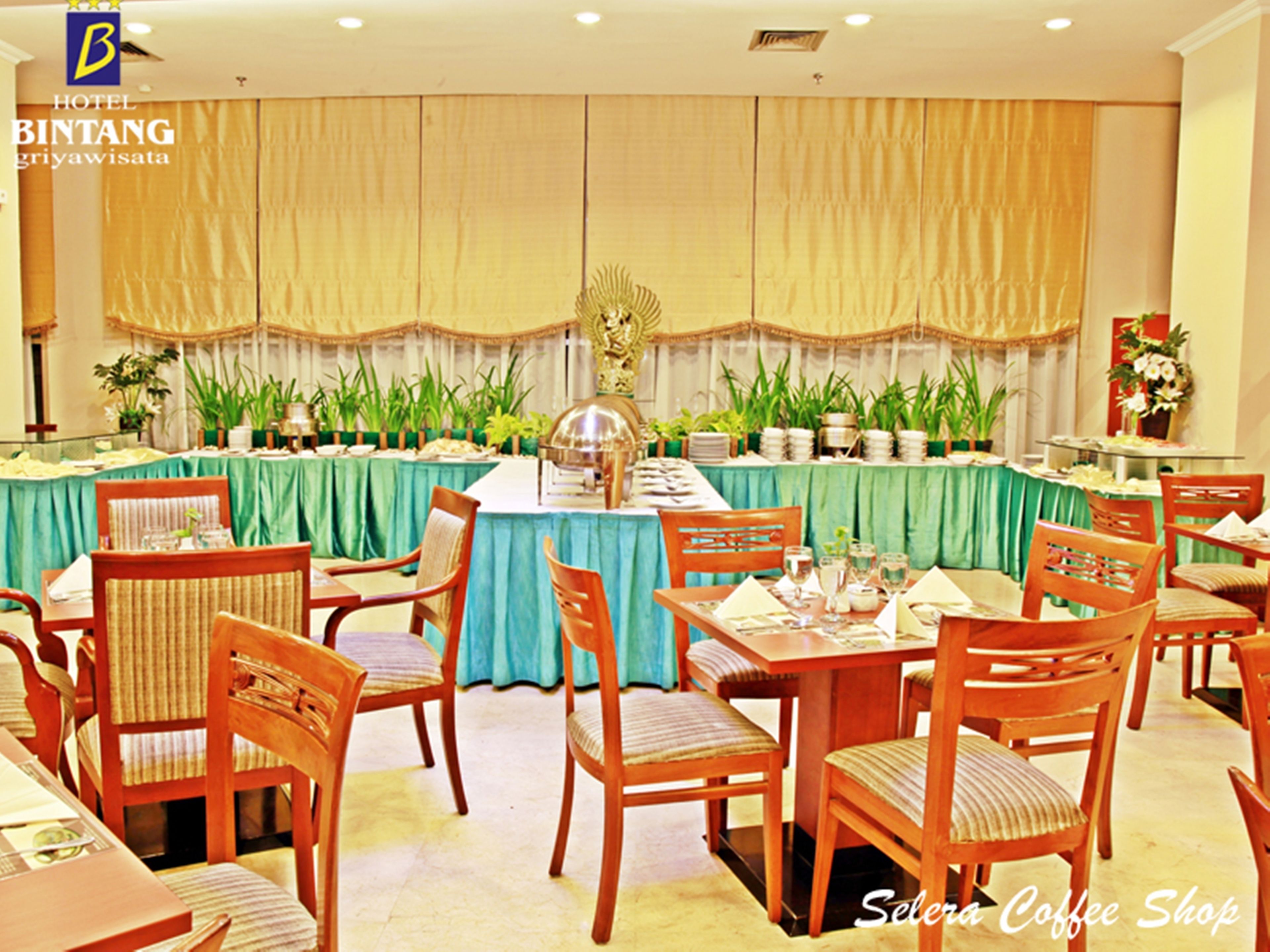 Café da manhã com buffet todos os dias (IDR 100000 por pessoa) 