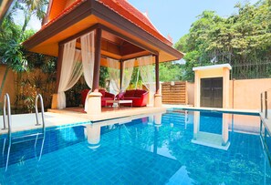 Villa, 3 quartos, piscina privativa | Cofre no quarto, cortinas/cortinados opacos, ferro/tábua de engomar 