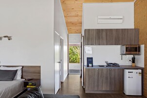 Apartamento Familiar, 1 quarto, vista para a montanha | Sala de estar | Televisor 