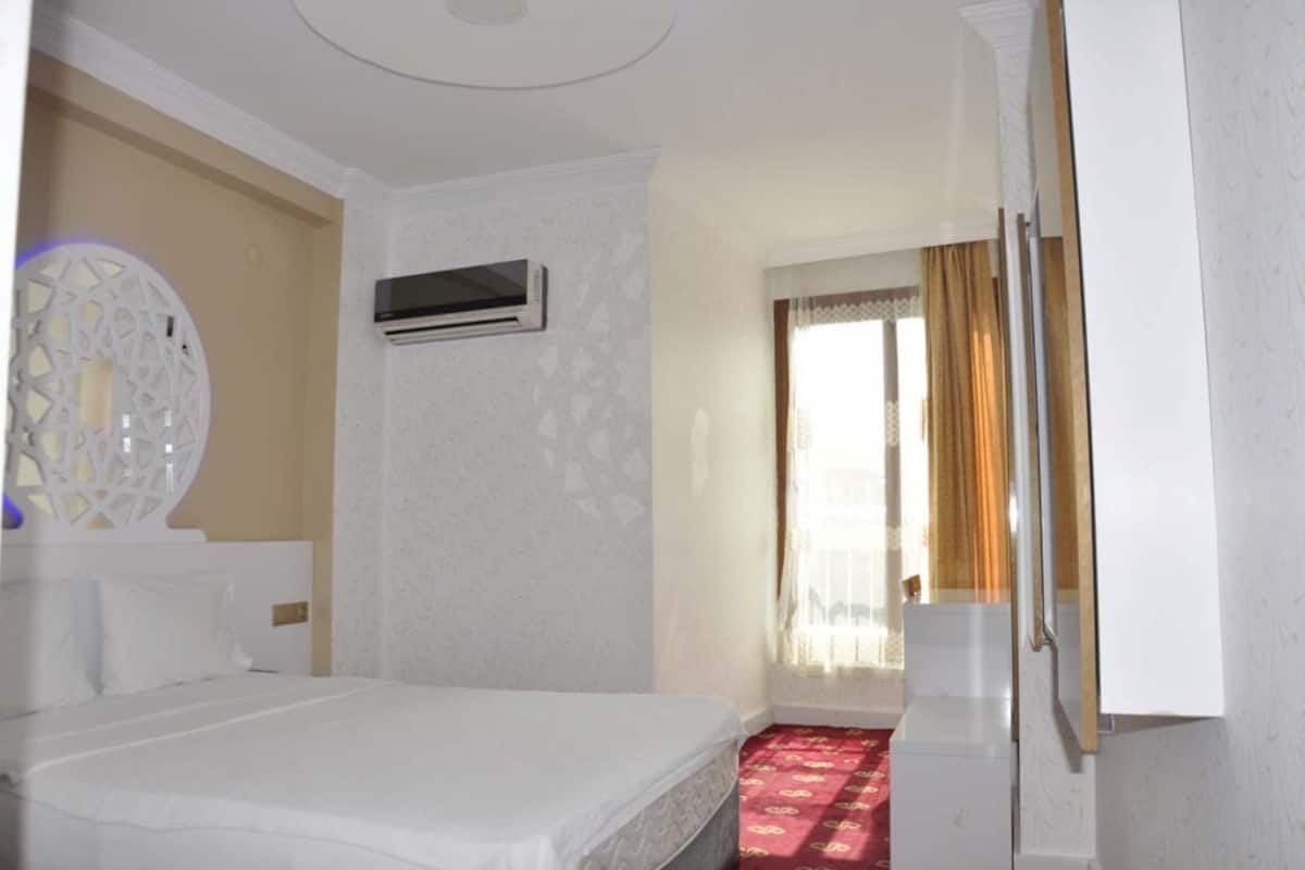 Quarto solteiro standard | Escrivaninha, camas extras/dobráveis, Wi-Fi de cortesia