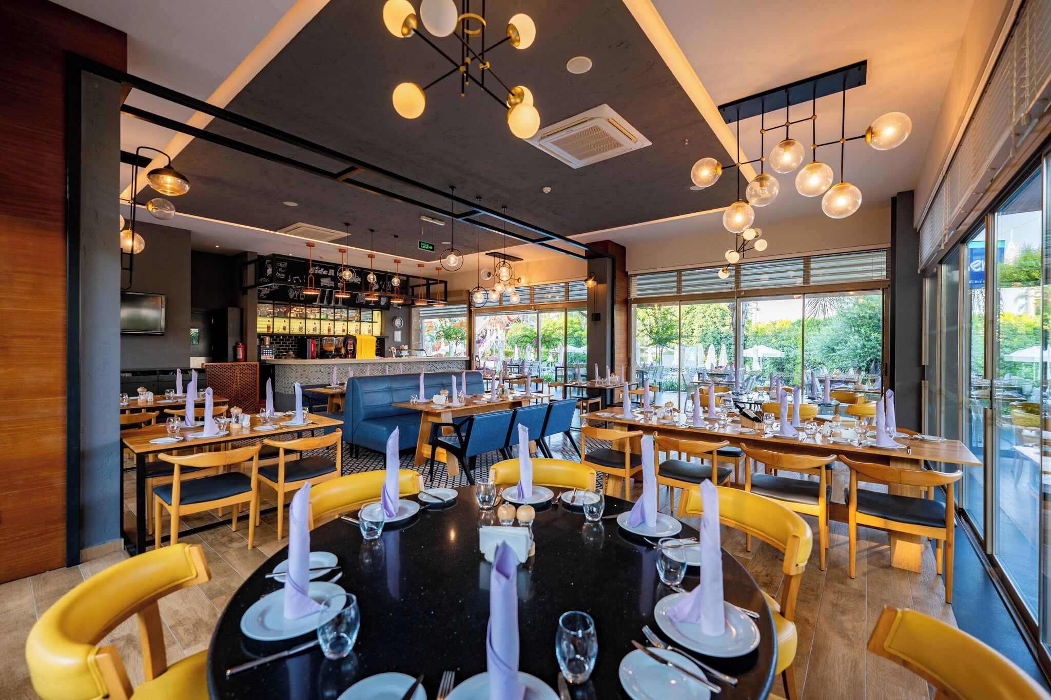 2 restaurantes: opção de café da manhã, almoço e jantar
